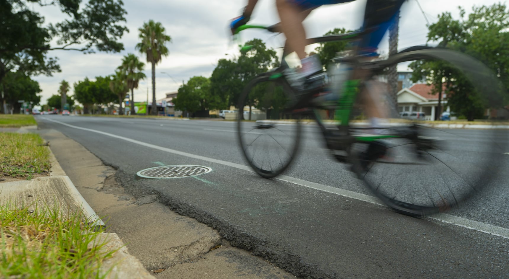 Cyclists’ road rage fears | samotor The RAA Magazine